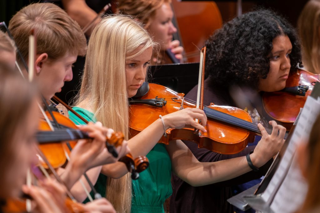 SUU Music Works with High School Orchestra Students - SUU News