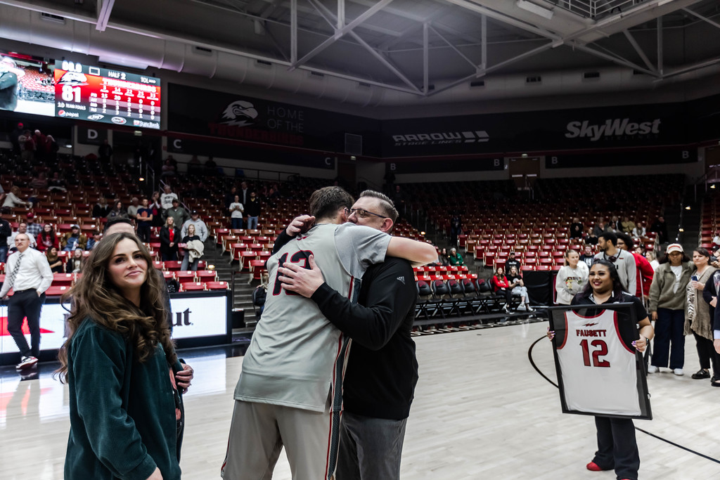 Men’s basketball bids head coach Todd Simon farewell - SUU News