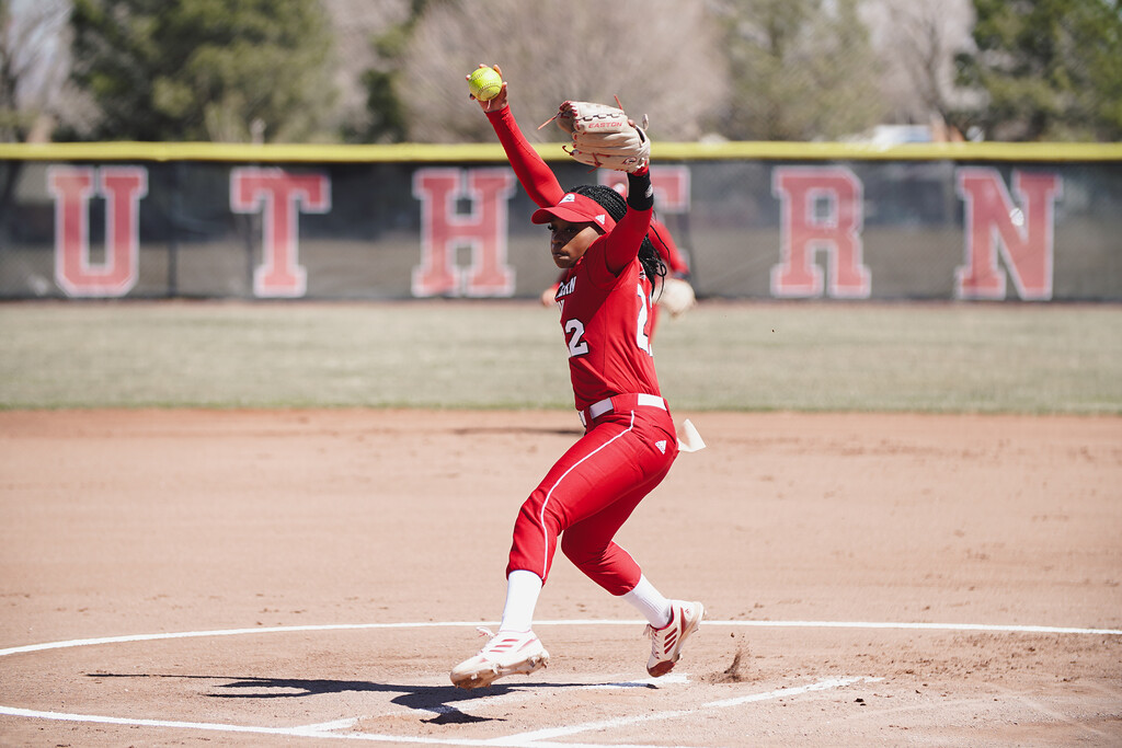 Softball Goes 1 2 Versus California Baptist Now Heads To Seattle U
