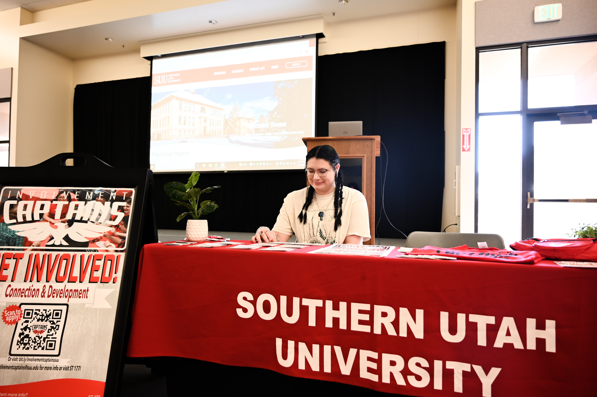 Students get to know on-campus organizations at Resource Fair - SUU News