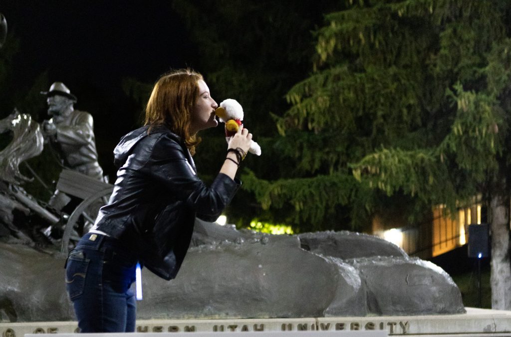 Midnight kiss turns students into True T-Birds - SUU News