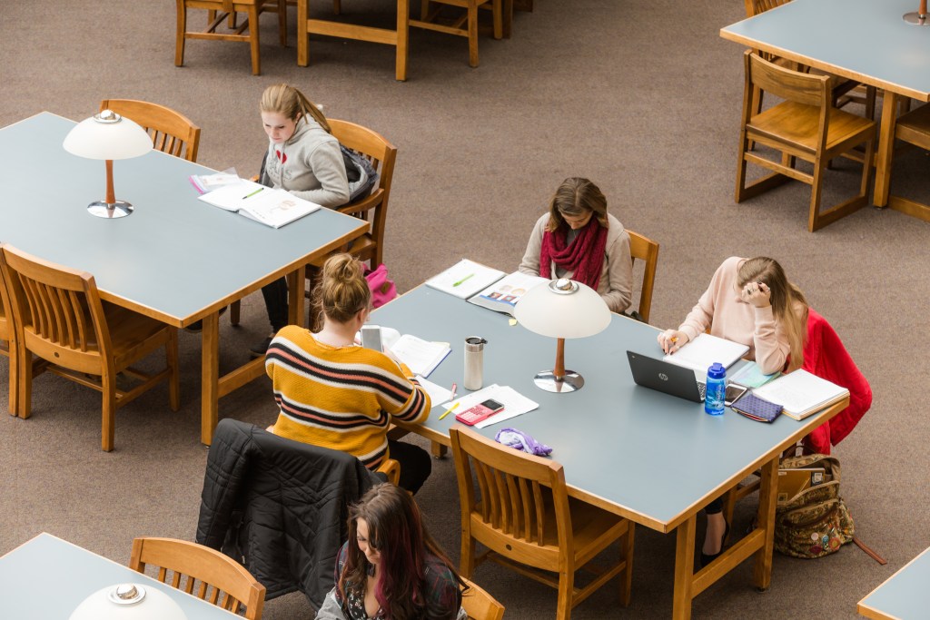 Library extends its Friday hours to Midnight - SUU News
