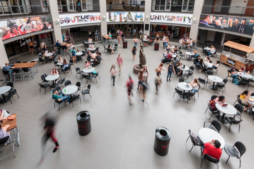 Students discovers new hobbies at the SUU Club Fair - SUU News